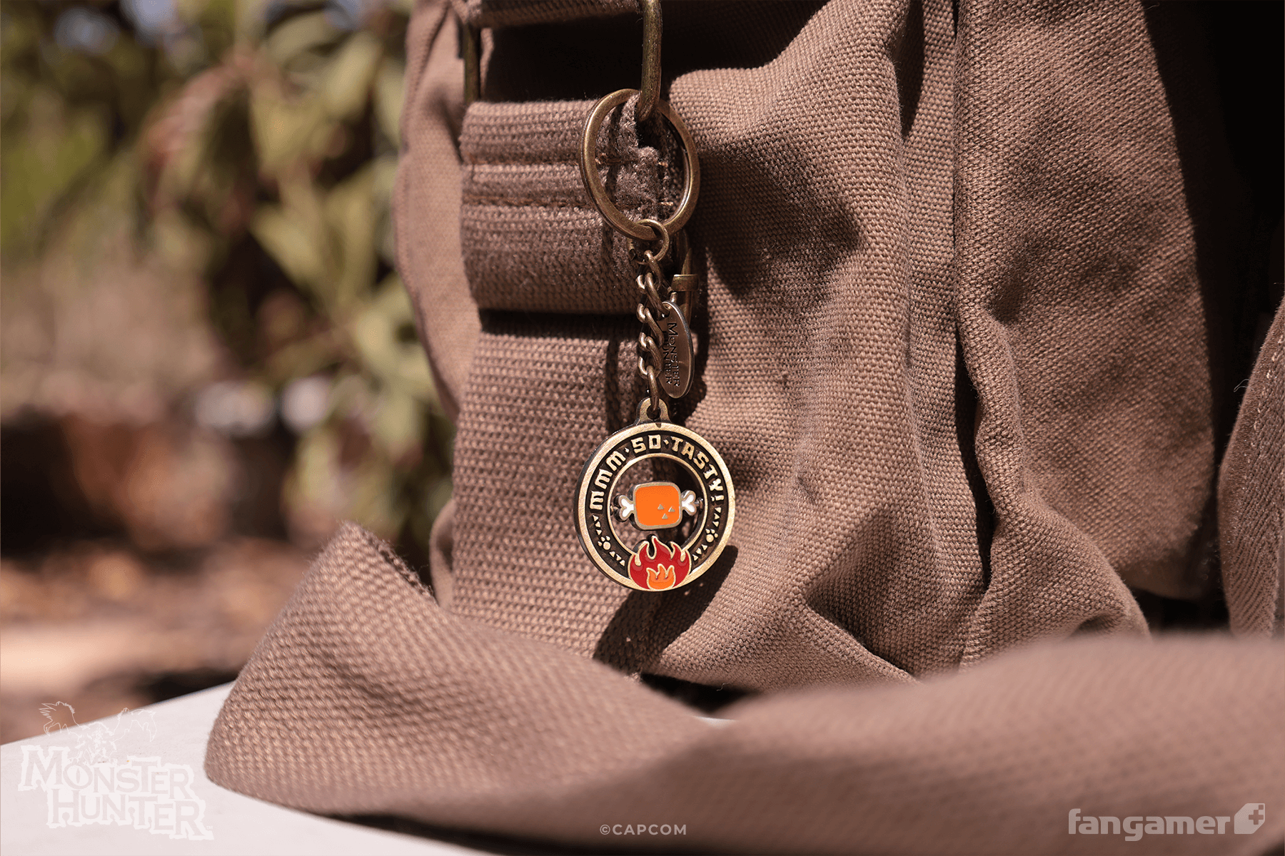 Monster Hunter Spinning Keychain - Fangamer Europe